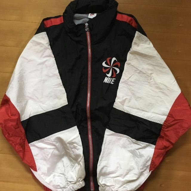 NIKE - たくーーー様専用. NIKE 背面風車ロゴ ナイロン NIKE - たくーーー様専用. NIKE 背面風車ロゴ ナイロン