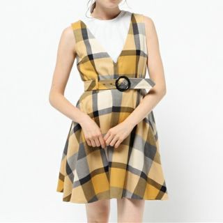 BURBERRY BLUE LABEL(ひざ丈ワンピース ・ イエロー/黄色系)の BURBERRY BLUE LABEL(ひざ丈ワンピース ・ イエロー/黄色系)の