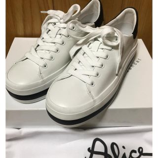 Alice+Olivia(スニーカー)のフリマアイテム一覧 Alice+Olivia(スニーカー)のフリマアイテム一覧