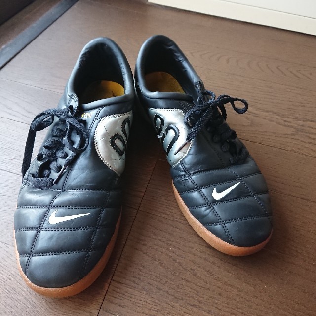 NIKE - NIKE total90 コート用フットサルシューズ 28cmの通販 by NIKE - NIKE total90 コート用フットサルシューズ 28cmの通販 by