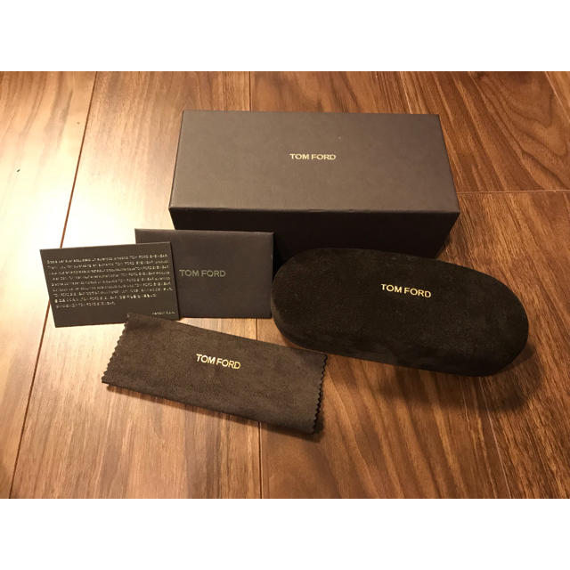 TOM FORD - トムフォード 箱 メガネケース メガネ拭き カード TOM FORD - トムフォード 箱 メガネケース メガネ拭き カード