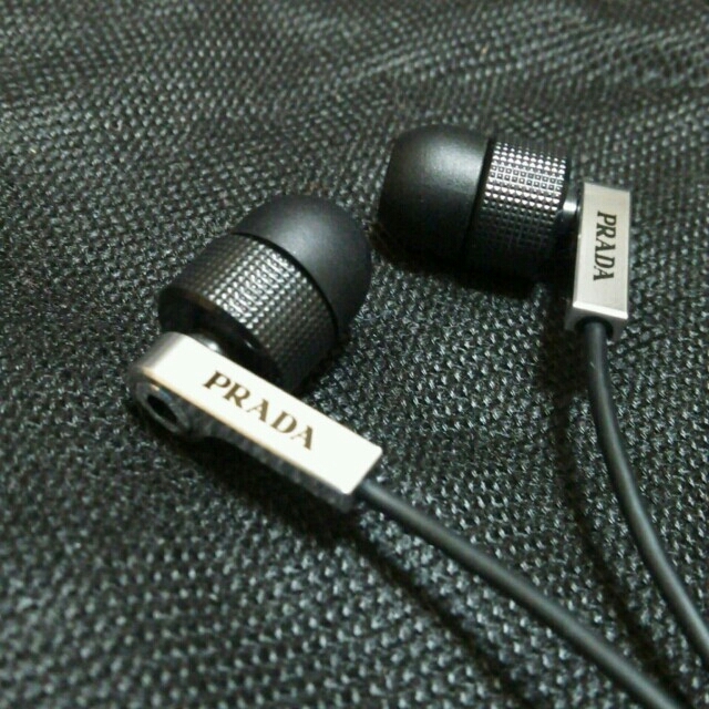 PRADA - プラダ PRADA イヤホン の通販 by k.a's shop|プラダ PRADA - プラダ PRADA イヤホン の通販 by k.a's shop|プラダ