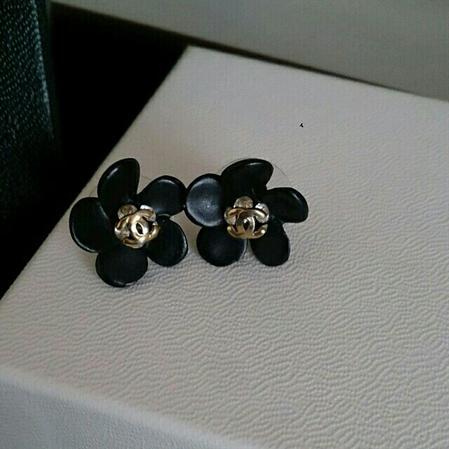 再出品♥CHANEL フラワーピアス✨ 再出品♥CHANEL フラワーピアス✨