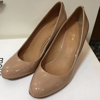 COACH(ハイヒール/パンプス ・ ベージュ系)のフリマアイテム一覧 COACH(ハイヒール/パンプス ・ ベージュ系)のフリマアイテム一覧