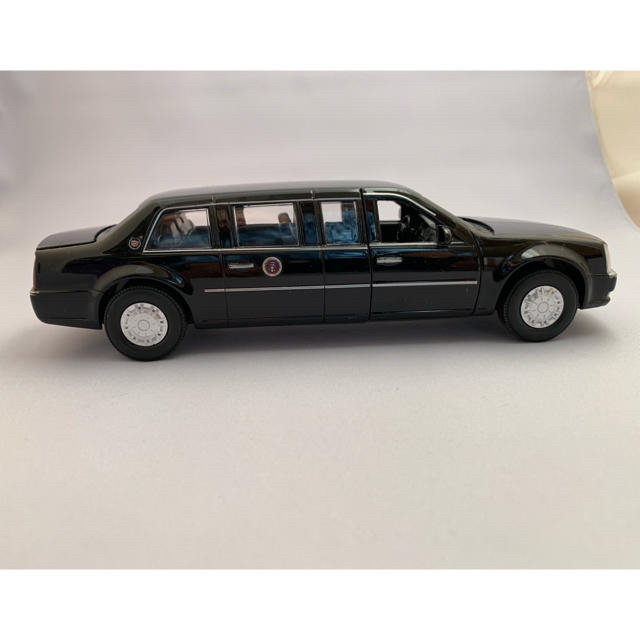 アメリカ大統領専用車 キャデラック・ワン Beast ビースト 1:32 アメリカ大統領専用車 キャデラック・ワン Beast ビースト 1:32