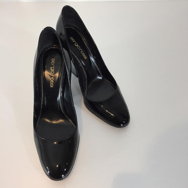美品 セルジオロッシ パンプス ハイヒール ブラック エナメル 美品 セルジオロッシ パンプス ハイヒール ブラック エナメル