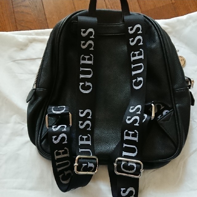 即決大歓迎!GUESS ビックロゴ リュック 即決大歓迎!GUESS ビックロゴ リュック