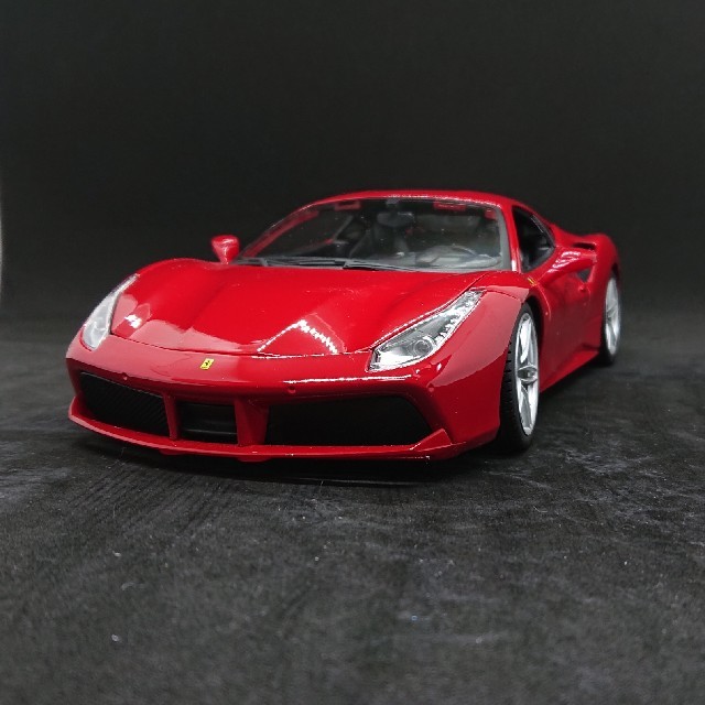 マイスト 1/18 フェラーリ488GTB レッドの通販 by マイスト マイスト 1/18 フェラーリ488GTB レッドの通販 by マイスト