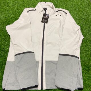 Oakley(ナイロンジャケット ・ ホワイト/白色系)のフリマ Oakley(ナイロンジャケット ・ ホワイト/白色系)のフリマ