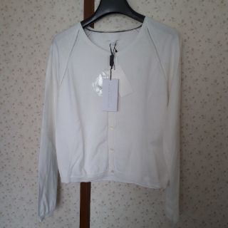 BURBERRY(カーディガン ・ ホワイト/白色系)のフリマアイテム一覧 BURBERRY(カーディガン ・ ホワイト/白色系)のフリマアイテム一覧