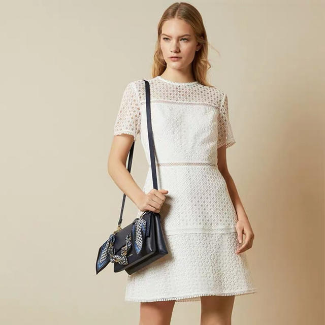 ❤️ ☆【新作】Ted Baker 白ひざワンピース 新品 ❤️ ☆【新作】Ted Baker 白ひざワンピース 新品