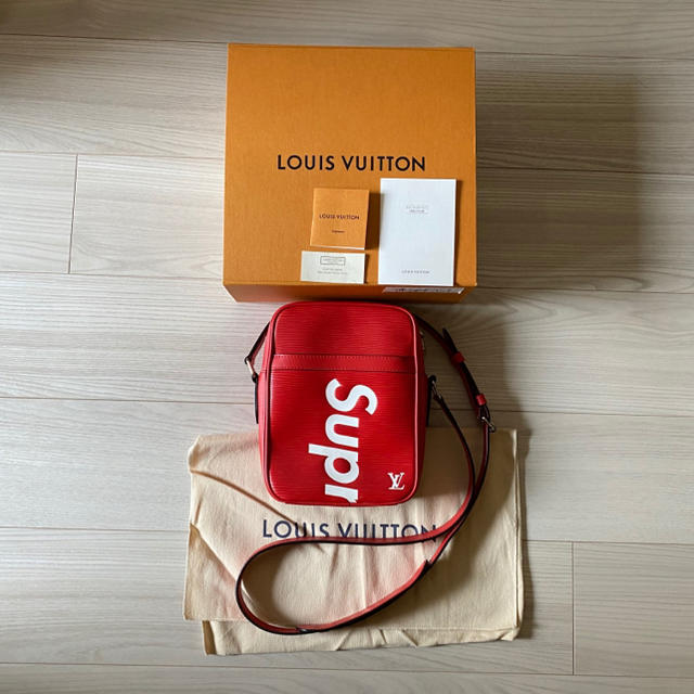 LOUIS VUITTON - 赤supreme✖️LV ショルダーの通販 by ブラック LOUIS VUITTON - 赤supreme✖️LV ショルダーの通販 by ブラック