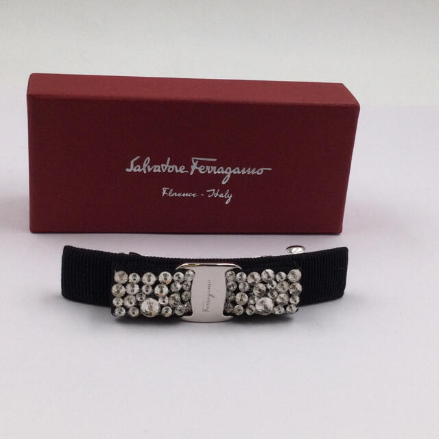 未使用品 フェラガモ FERAGAMO バレッタ ビジュー/リボン 黒色 未使用品 フェラガモ FERAGAMO バレッタ ビジュー/リボン 黒色