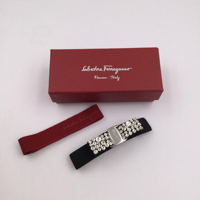 未使用品 フェラガモ FERAGAMO バレッタ ビジュー/リボン 黒色 未使用品 フェラガモ FERAGAMO バレッタ ビジュー/リボン 黒色