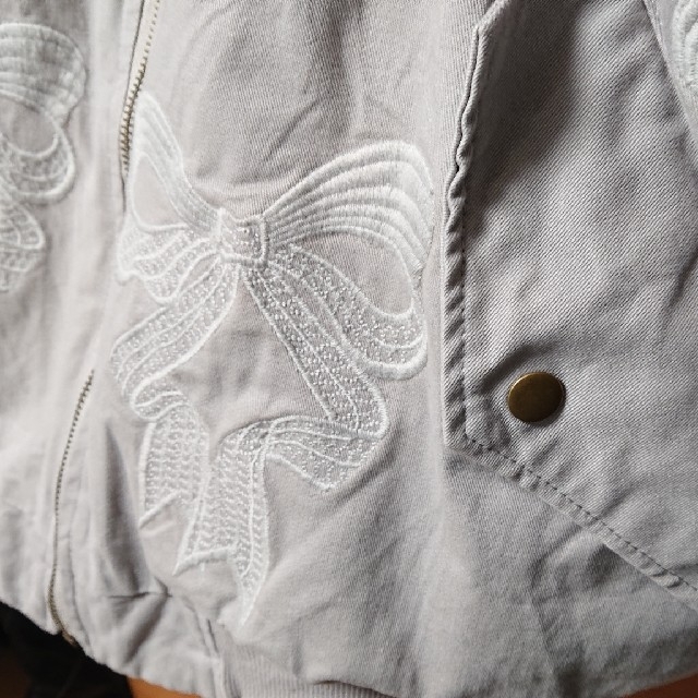 MIKIO SAKABE - ミキオサカベ MIKIOSAKABE リボン刺繍ブルゾン MIKIO SAKABE - ミキオサカベ MIKIOSAKABE リボン刺繍ブルゾン