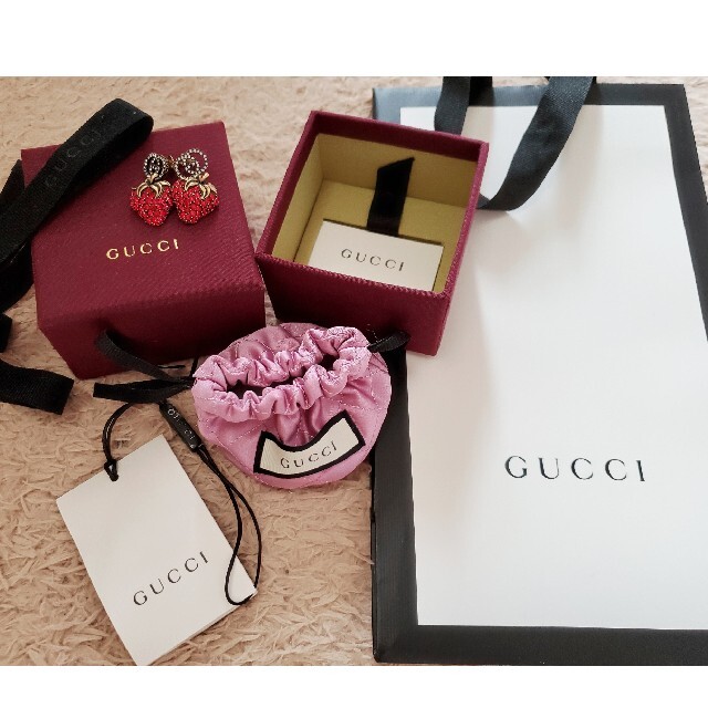 GUCCI - 更に値下げしました○ GUCCI♡いちごピアスの通販 by GUCCI - 更に値下げしました○ GUCCI♡いちごピアスの通販 by