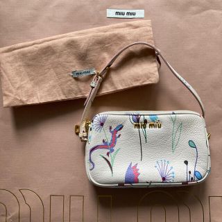 MIU MIU(レザー ・ ポーチ)のフリマアイテム一覧 MIU MIU(レザー ・ ポーチ)のフリマアイテム一覧