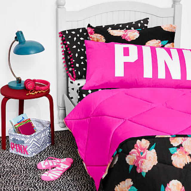 Victoria's Secret - ヴィクシーPINK!コンフォーター(掛布団)の Victoria's Secret - ヴィクシーPINK!コンフォーター(掛布団)の