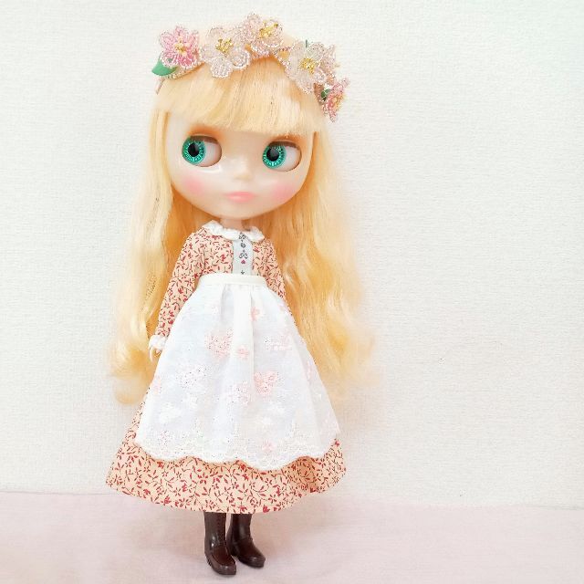 ハンドメイド「エプロン付き カントリーワンピース」ネオ ハンドメイド「エプロン付き カントリーワンピース」ネオ