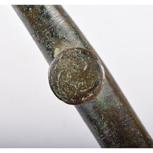 中国 春秋戦国時代 古銅 象嵌 帯鈎 筆架 唐木箱付 M R3539 中国 春秋戦国時代 古銅 象嵌 帯鈎 筆架 唐木箱付 M R3539