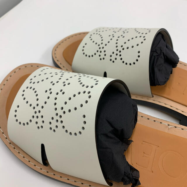 LOEWE - LOEWE ロエベ アナグラム パーフォレーテッド レザー LOEWE - LOEWE ロエベ アナグラム パーフォレーテッド レザー