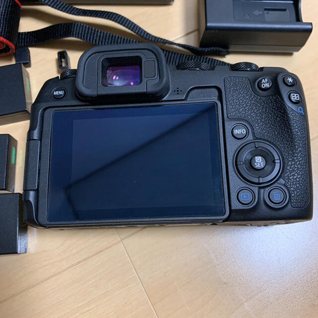 Canon EOS RP ボディ 純正バッテリー2個追加(合計3個) 美品 Canon EOS RP ボディ 純正バッテリー2個追加(合計3個) 美品