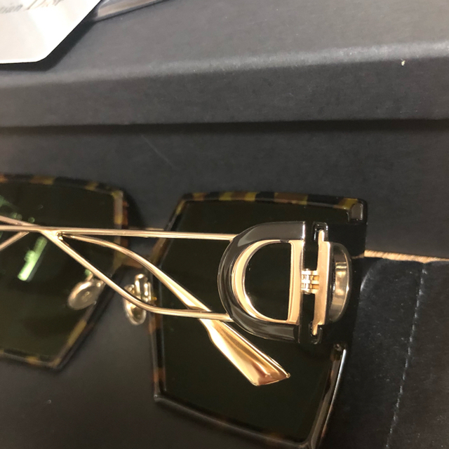 ディオール DIOR 30 正し MONTAIGNE ベルト(値下げしました✨) ディオール DIOR 30 正し MONTAIGNE ベルト(値下げしました✨)