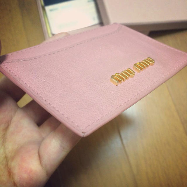 MIU MIU - 保証カード付き♡miu miuパスケースの通販 by choko's MIU MIU - 保証カード付き♡miu miuパスケースの通販 by choko's