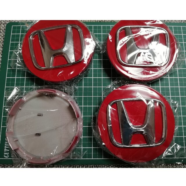 ホイールセンターキャップ【赤にシルバーのHONDAロゴ】の通販 by ホイールセンターキャップ【赤にシルバーのHONDAロゴ】の通販 by