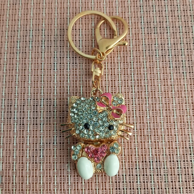 キラキララインストーン キティちゃん キーホルダーの通販 by キラキララインストーン キティちゃん キーホルダーの通販 by