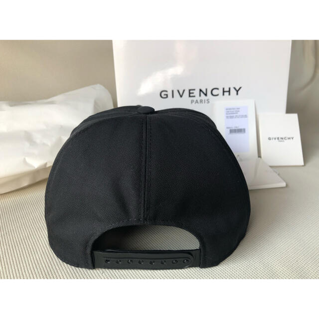 GIVENCHY キャップ ※ 箱、タグ付き GIVENCHY キャップ ※ 箱、タグ付き