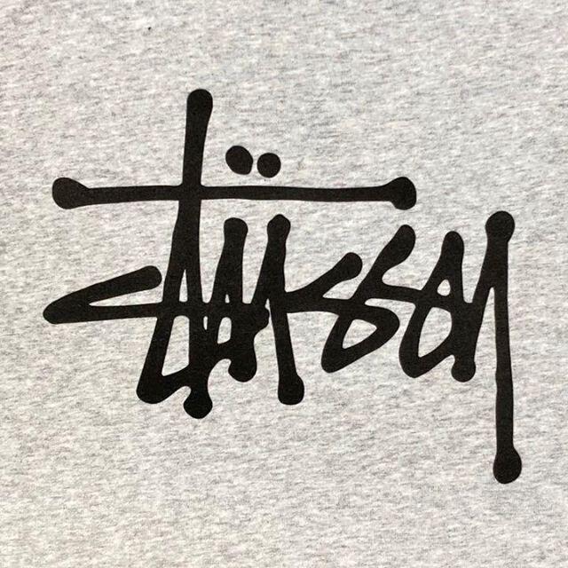 STUSSY - 【バックロゴ】 ステューシー 両面プリント なえなの STUSSY - 【バックロゴ】 ステューシー 両面プリント なえなの