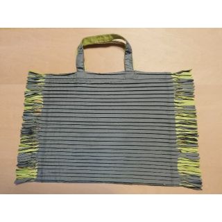 ISSEY MIYAKE(バッグ ・ グレー/灰色系)のフリマアイテム一覧 ISSEY MIYAKE(バッグ ・ グレー/灰色系)のフリマアイテム一覧