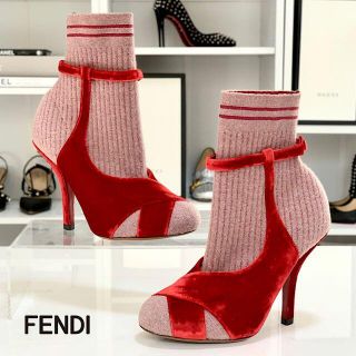 FENDI(ブーツ ・ レッド/赤色系)のフリマアイテム一覧 FENDI(ブーツ ・ レッド/赤色系)のフリマアイテム一覧