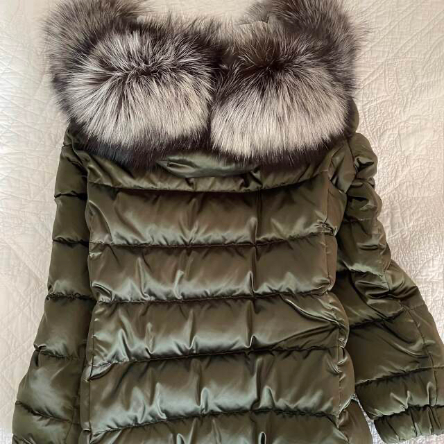 PRADA - プラダ フォックスファー フード付きダウン カーキ 美品 PRADA - プラダ フォックスファー フード付きダウン カーキ 美品