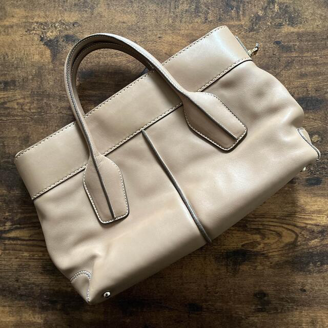 極美品TOD'S トッズ Dバッグ ハンドバッグ レザー ベージュ 極美品TOD'S トッズ Dバッグ ハンドバッグ レザー ベージュ