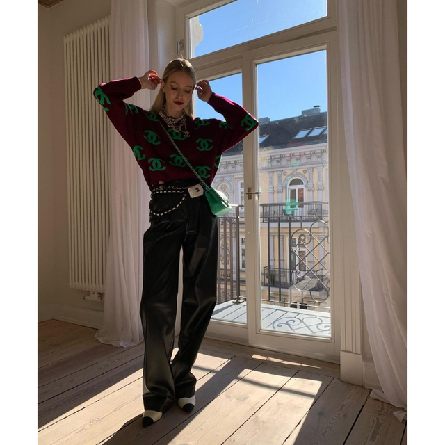 CHANEL - CHANEL シャネルロゴニット トップス美品の通販 by CHANEL - CHANEL シャネルロゴニット トップス美品の通販 by