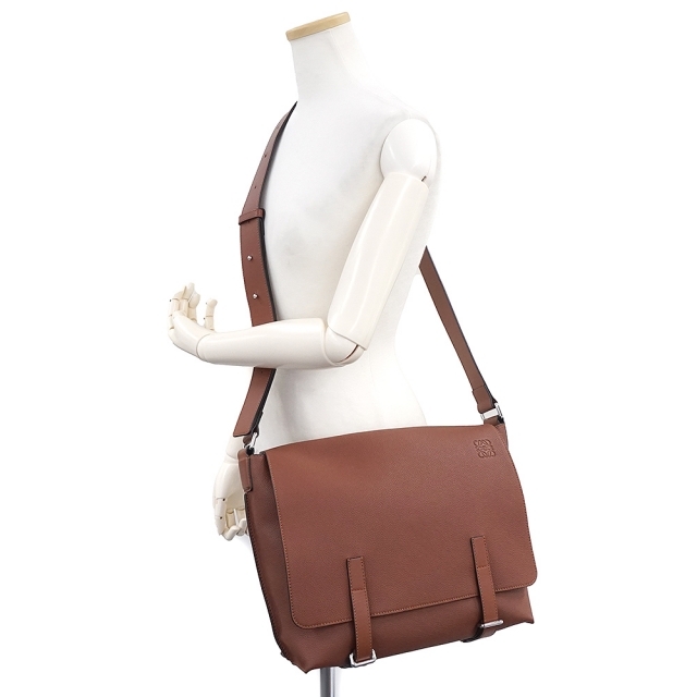 LOEWE - ロエベ レザー ミリタリー メッセンジャーバッグ LOEWE - ロエベ レザー ミリタリー メッセンジャーバッグ