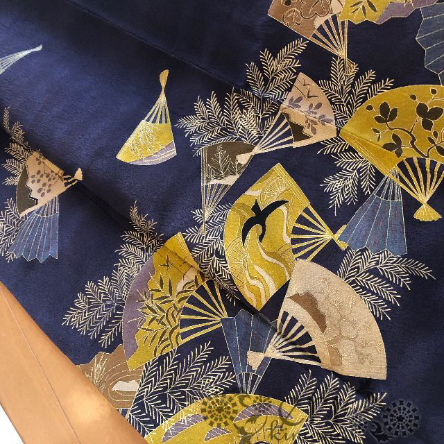 新品!しつけ糸付き】濃い紫に扇柄♡金彩が綺麗な訪問着 落款 新品!しつけ糸付き】濃い紫に扇柄♡金彩が綺麗な訪問着 落款