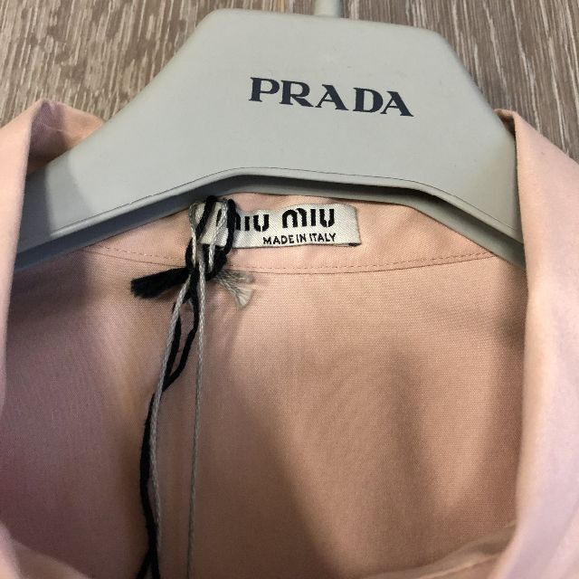 MIUMIU 半袖ブラウスピンク系 新品 M4 シャツ/ブラウス(半袖/袖なし) MIUMIU 半袖ブラウスピンク系 新品 M4 シャツ/ブラウス(半袖/袖なし)