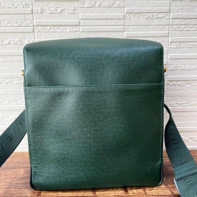 ルイヴィトン タイガ ヤランガ レザー ショルダー バッグ ルイヴィトン タイガ ヤランガ レザー ショルダー バッグ
