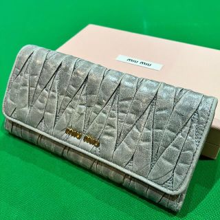 MIU MIU(グレー/灰色系)のフリマアイテム一覧 MIU MIU(グレー/灰色系)のフリマアイテム一覧