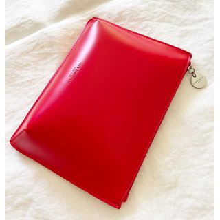 GIVENCHY(ポーチ ・ シルバー/銀色系)のフリマアイテム一覧 GIVENCHY(ポーチ ・ シルバー/銀色系)のフリマアイテム一覧