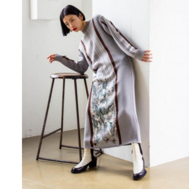 MURRAL FRAMED FLOWER KNIT ONEPIECE MURRAL FRAMED FLOWER KNIT ONEPIECE