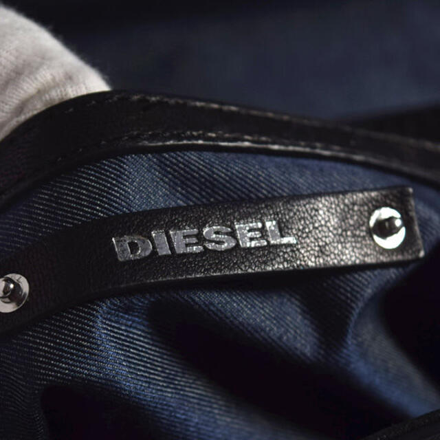 DIESEL - DIESEL / ディーゼル □ Le?Zipper ハンドバッグ DIESEL - DIESEL / ディーゼル □ Le?Zipper ハンドバッグ