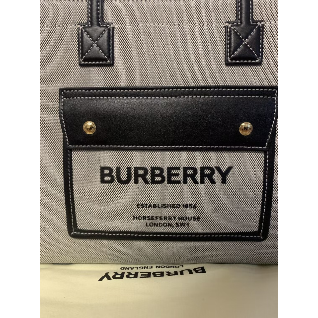 美品 BURBERRY バーバリー スモール ツートン フレヤトートバッグ 美品 BURBERRY バーバリー スモール ツートン フレヤトートバッグ