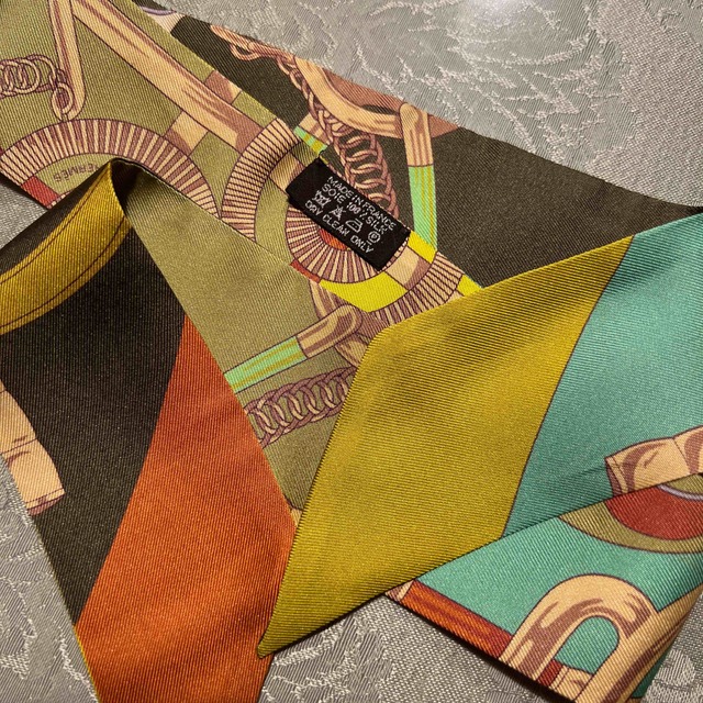 HERMES エルメス ツイリー 【クリーニング済】 かたす HERMES エルメス ツイリー 【クリーニング済】 かたす