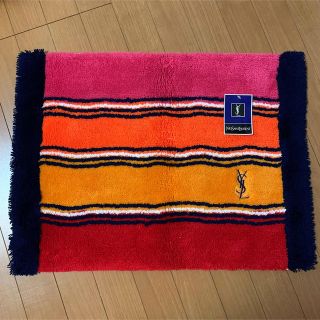 Yves Saint Laurent(ラグ/カーペット/マット)のフリマアイテム一覧 Yves Saint Laurent(ラグ/カーペット/マット)のフリマアイテム一覧