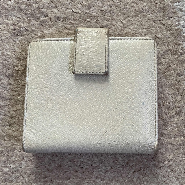 GUCCI - GUCCI グッチ 二つ折り財布 筆記体 ホワイト レザーの GUCCI - GUCCI グッチ 二つ折り財布 筆記体 ホワイト レザーの