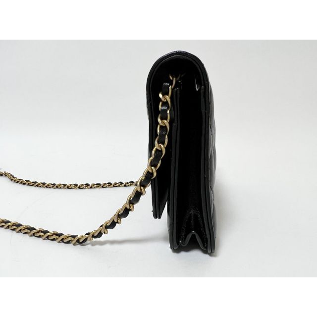 CHANEL - シャネル マトラッセ チェーンウォレット クラッチ CHANEL - シャネル マトラッセ チェーンウォレット クラッチ